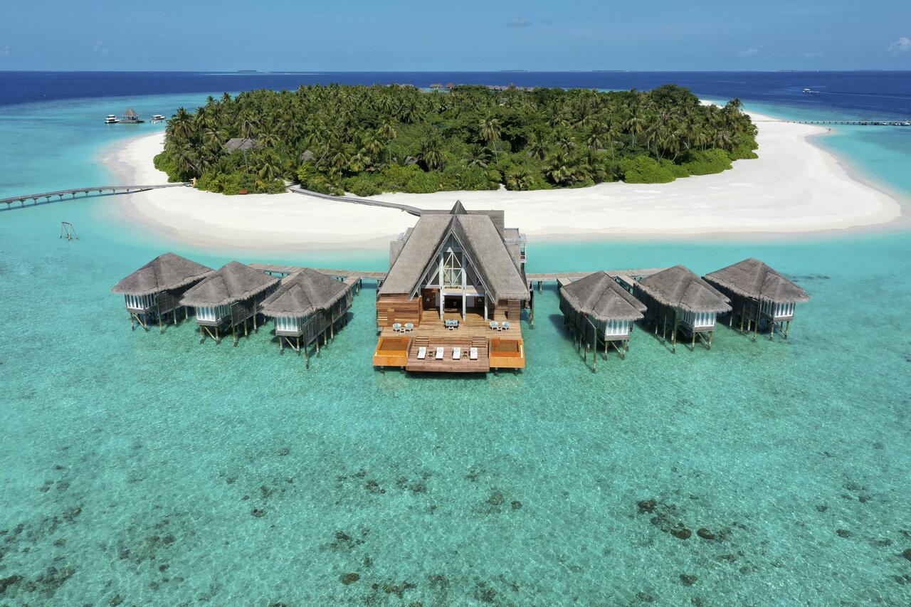 Top 17 luxury resorts in the Maldives - Luxuryhoteldeals.travel