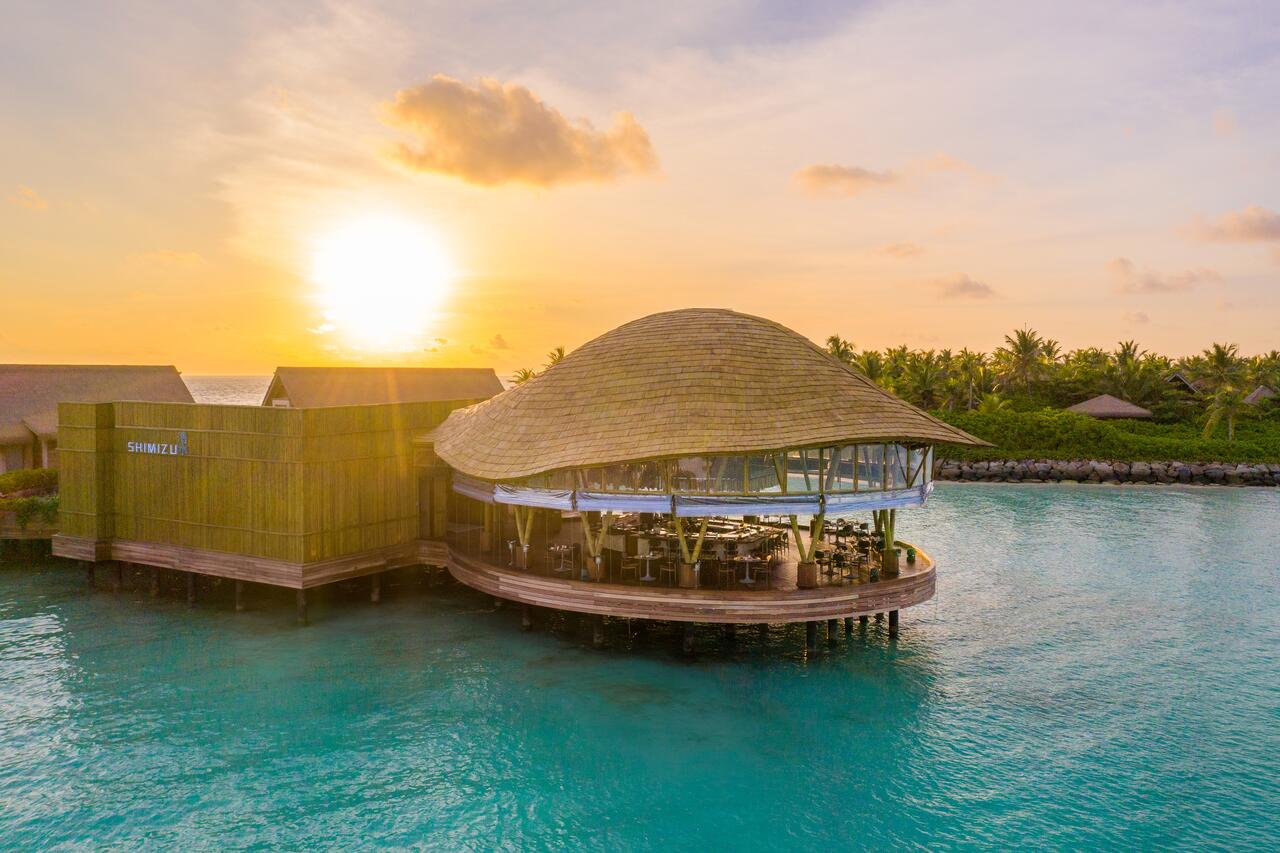 Top 17 luxury resorts in the Maldives - Luxuryhoteldeals.travel